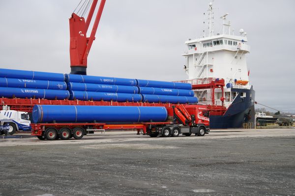 Offloading of Coated and Lined Steel Pipes at Docks - FT Pipeline Systems